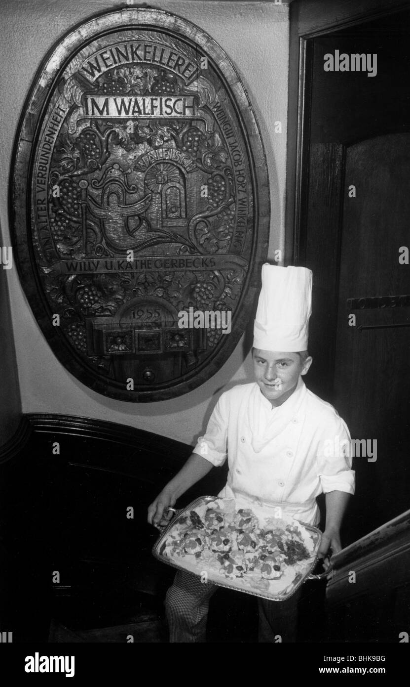 1970s restaurant kitchen hi-res stock photography and images - Alamy