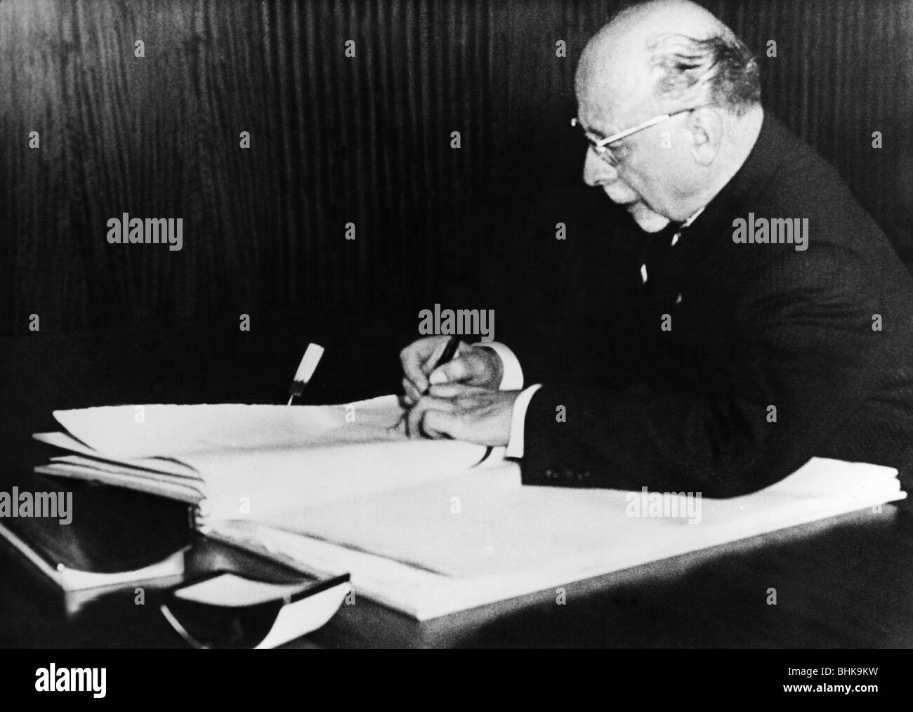 12 9 1960 hi-res stock photography and images - Alamy