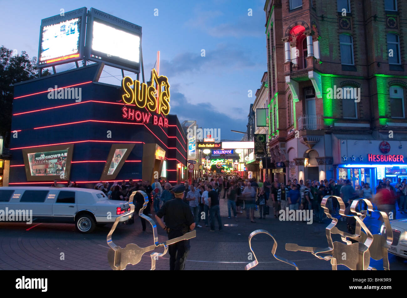 Grosse Freiheit at dusk, Reeperbahn, St. Pauli, Hamburg, Germany Stock ...