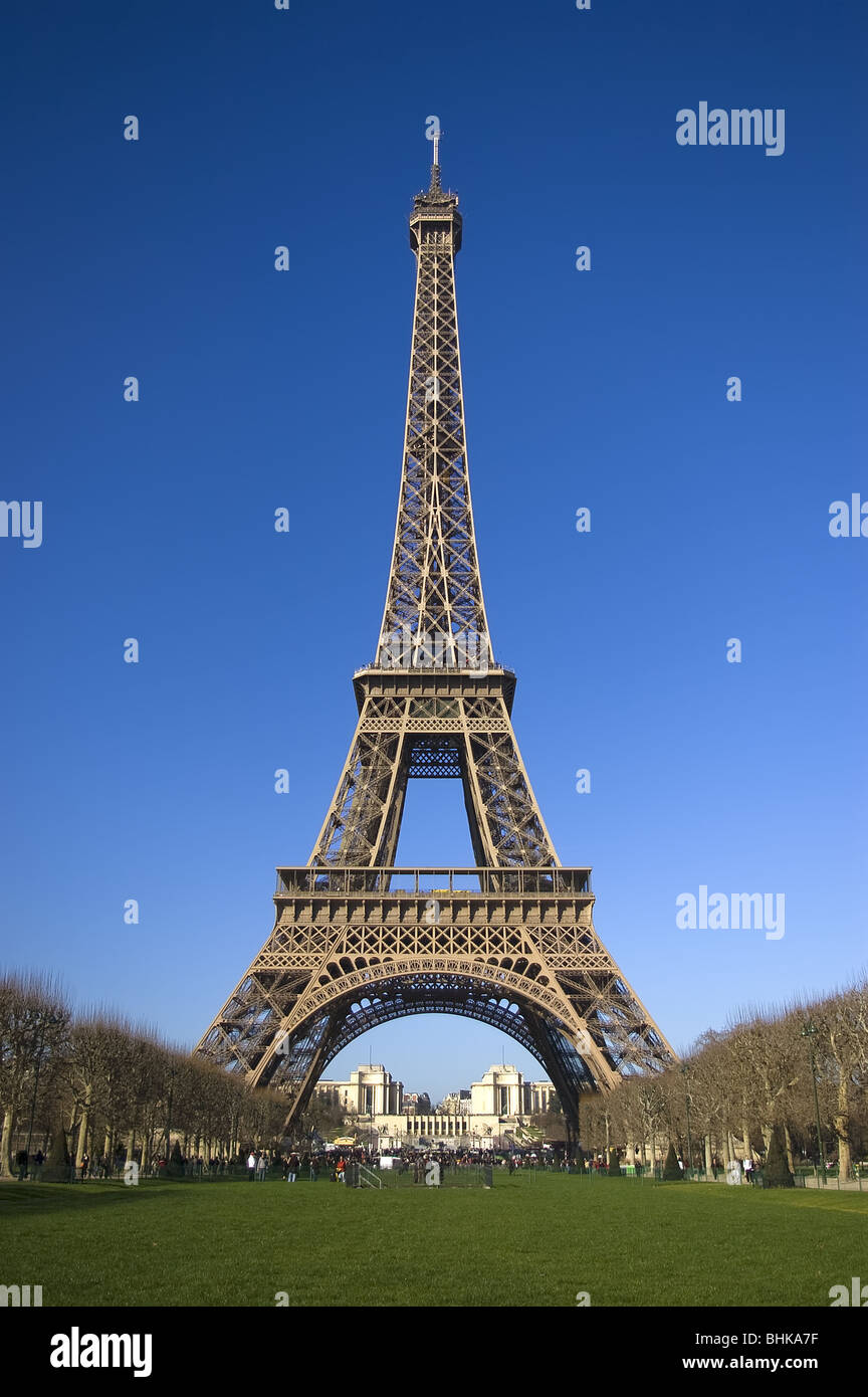 The Eiffel Tower Portrait Stock Photos & The Eiffel Tower Portrait ...