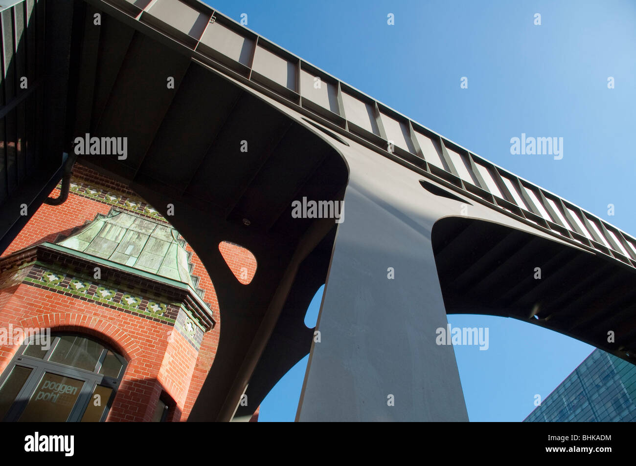 Stilwerk and bridge, Altona, port, Hamburg, Germany Stock Photo - Alamy