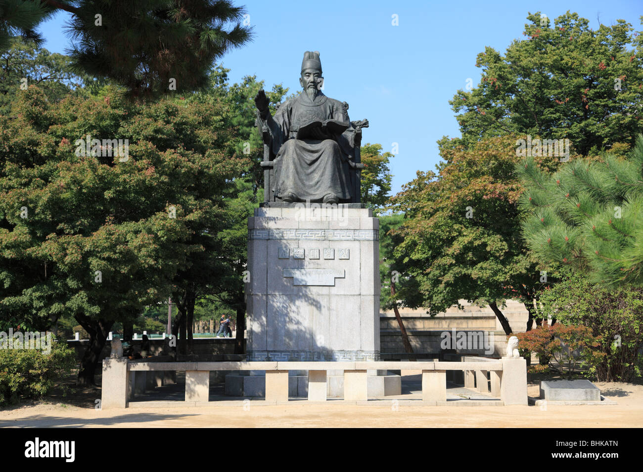 King seongjong statue hi-res stock photography and images - Alamy