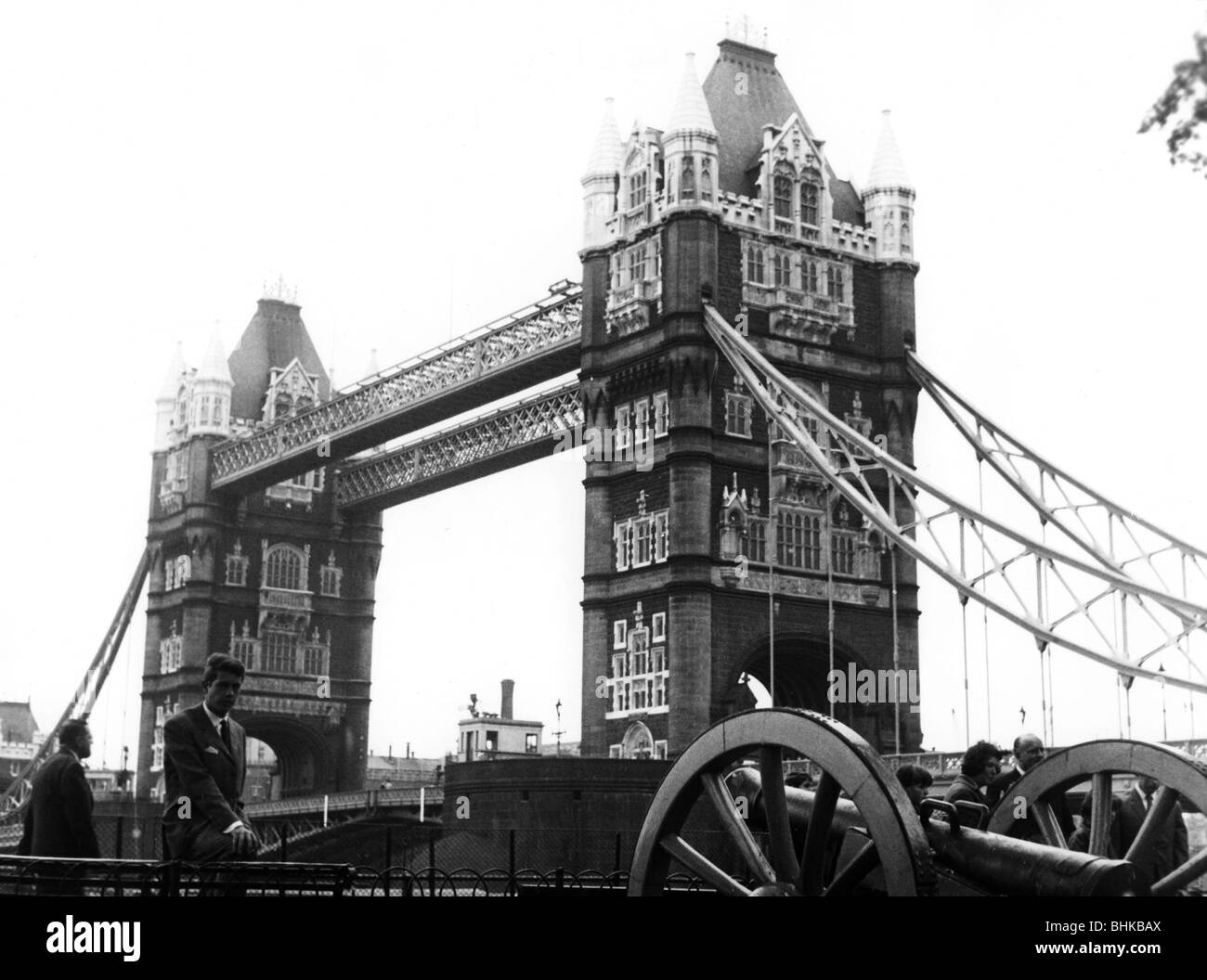 London bridge 1960s hi-res stock photography and images - Alamy