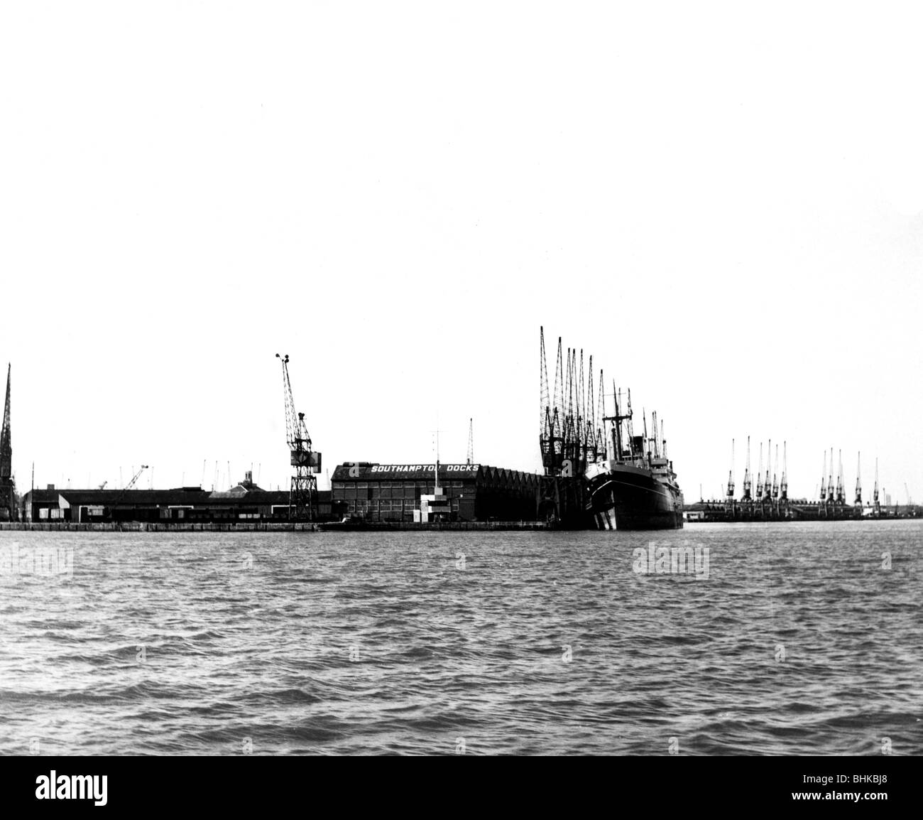 Southampton docks 1950s hi-res stock photography and images - Alamy