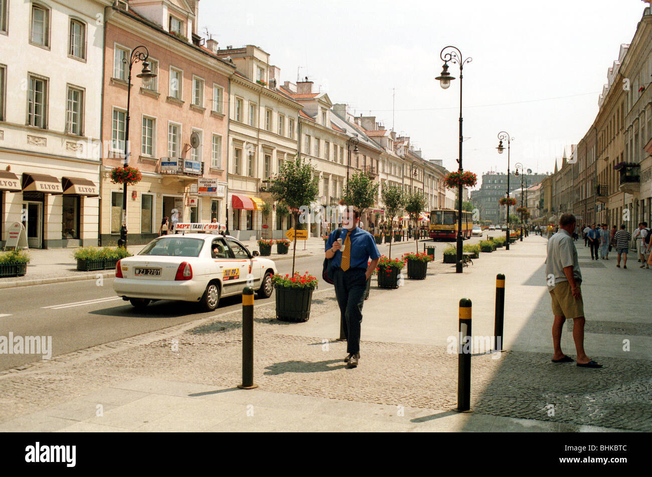 Famous shopping street Nowy Swiat in Warsaw, Poland Stock Photo - Alamy