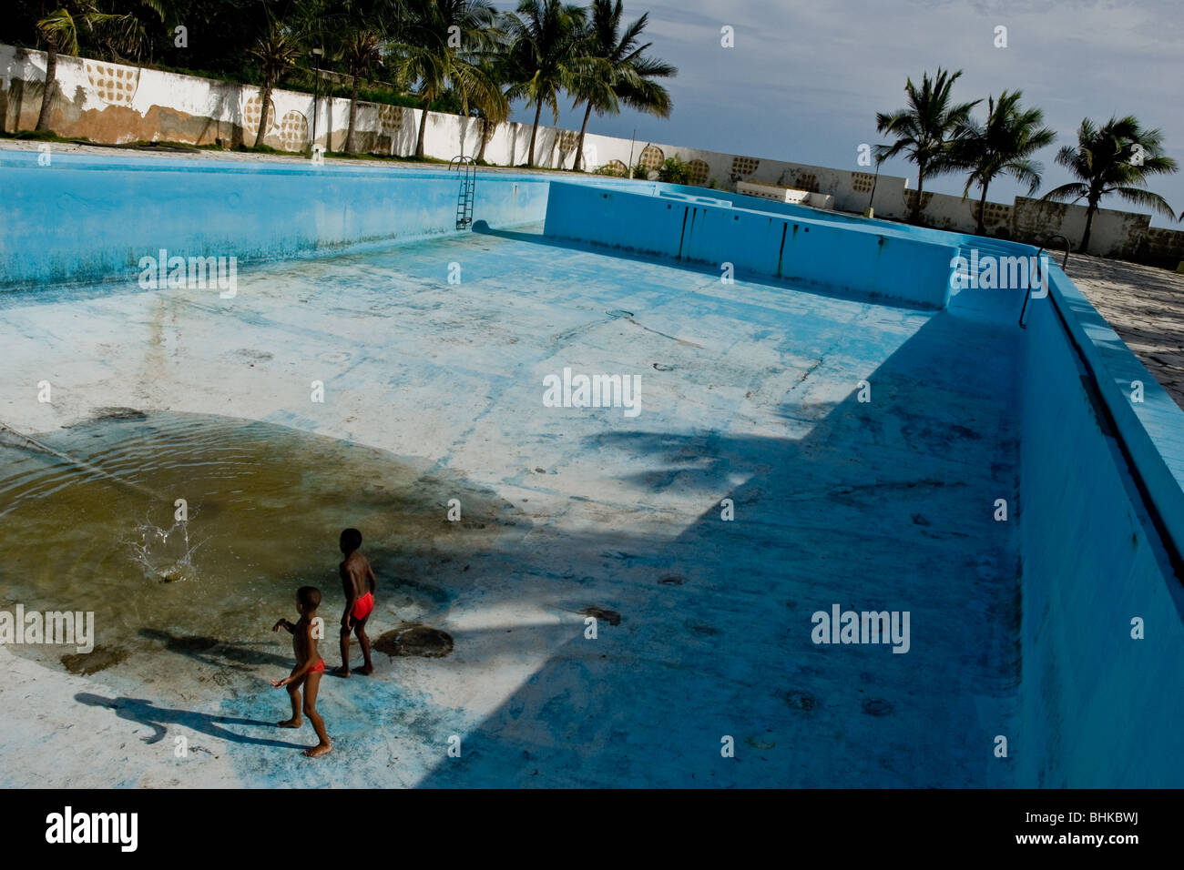 Cuban swimming pool hi-res stock photography and images - Alamy