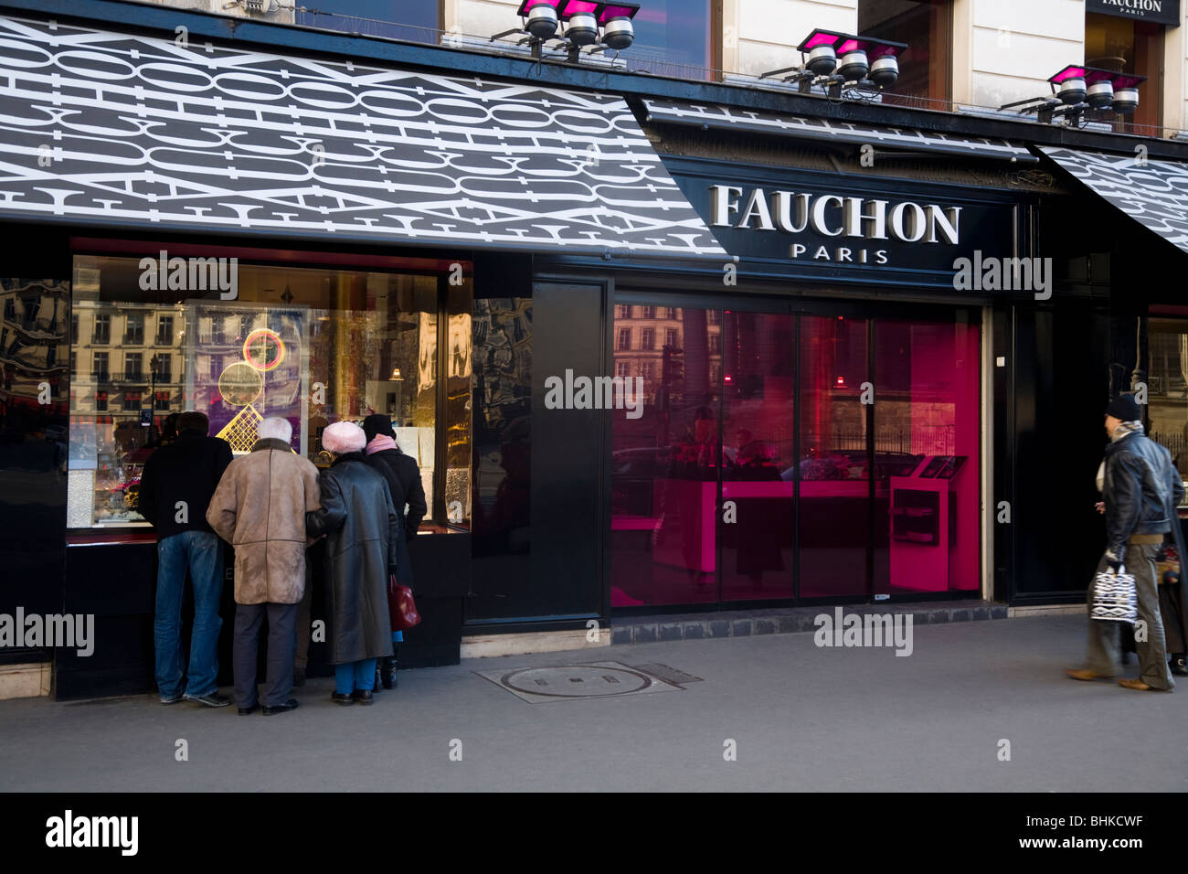 Luxury delicatessen store stores hi-res stock photography and images ...