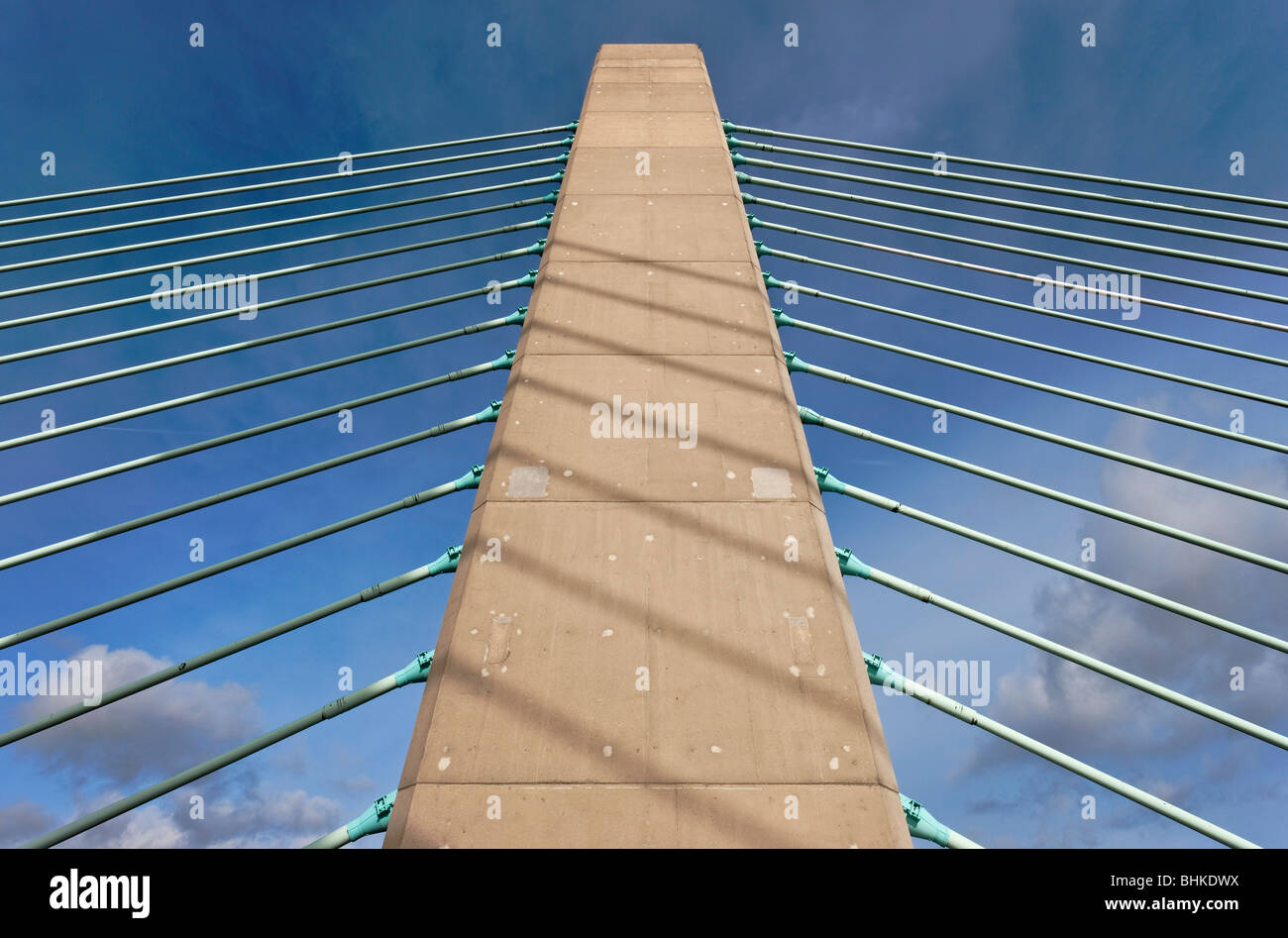 River crossing cable hi-res stock photography and images - Alamy