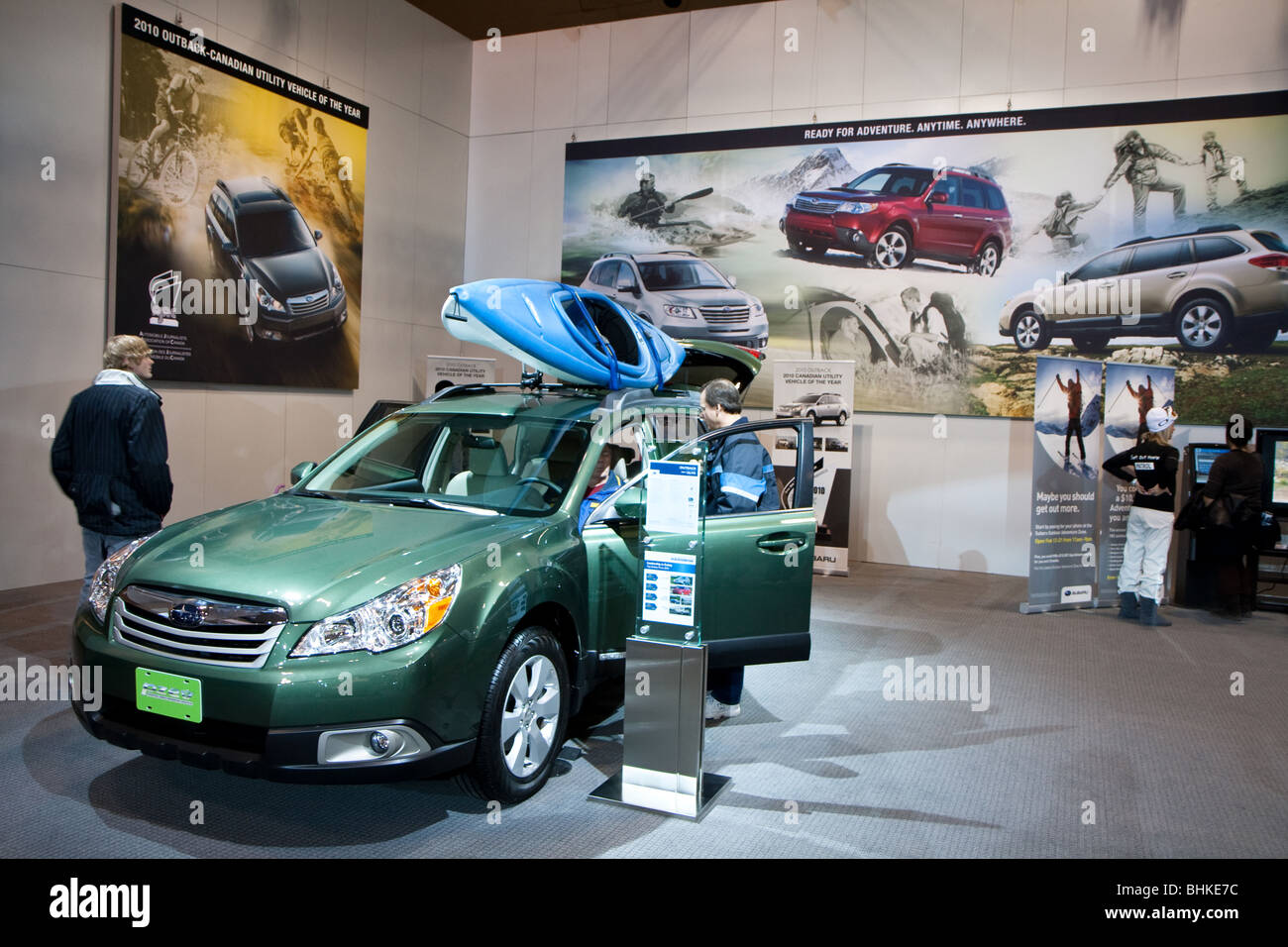 "Subaru outback" wagon green Stock Photo - Alamy