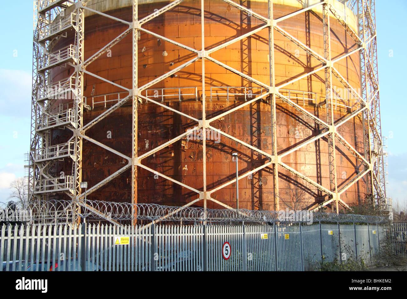 Palisade fencing hi-res stock photography and images - Alamy