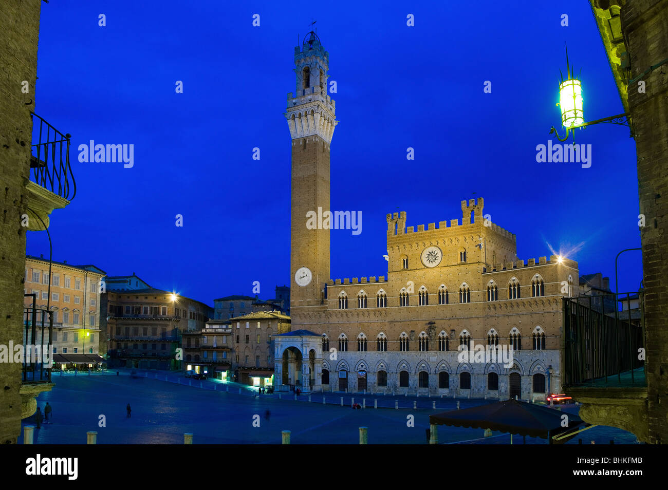 Siena piazza del campo italy night hi-res stock photography and images ...