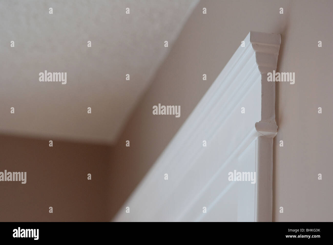 white Crown molding Stock Photo - Alamy