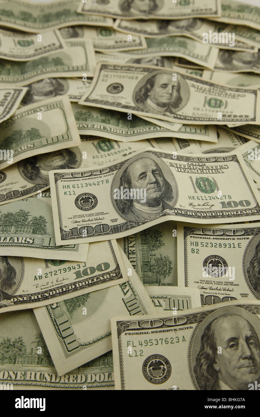 Layers of United States hundred dollar bills Stock Photo - Alamy