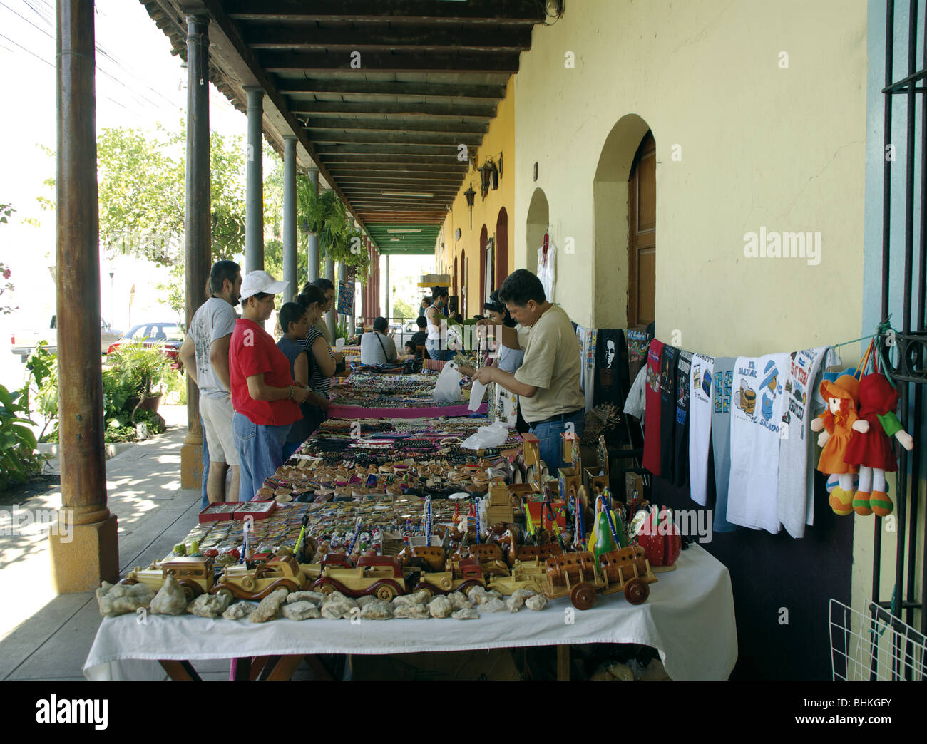 Salvador craft street hi-res stock photography and images - Alamy