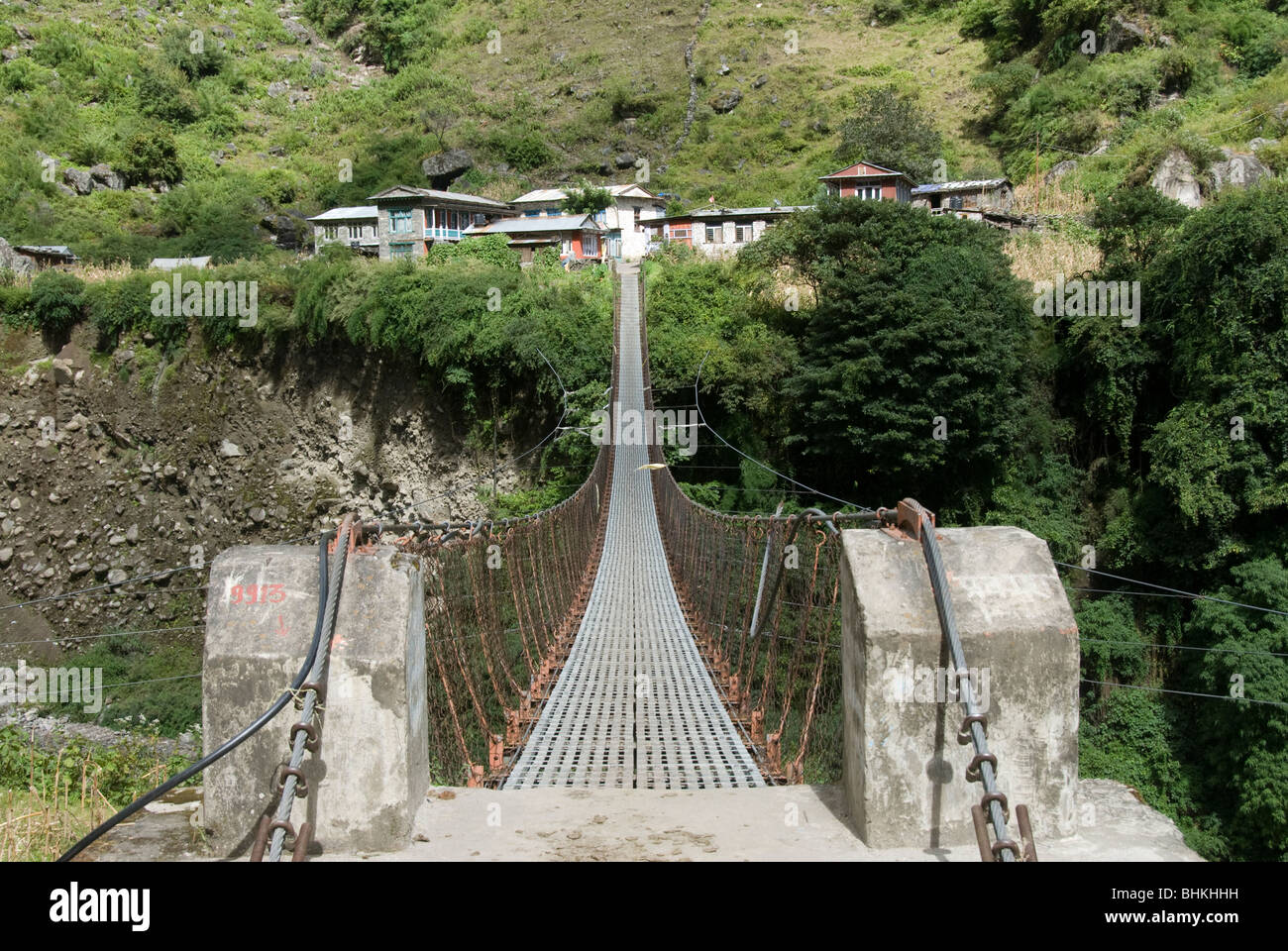 Wire bridge nepal hi-res stock photography and images - Alamy