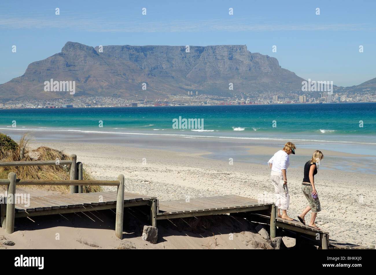 Sunset Beach & Table Bay with a backdrop of Table Mountain in Cape Town ...