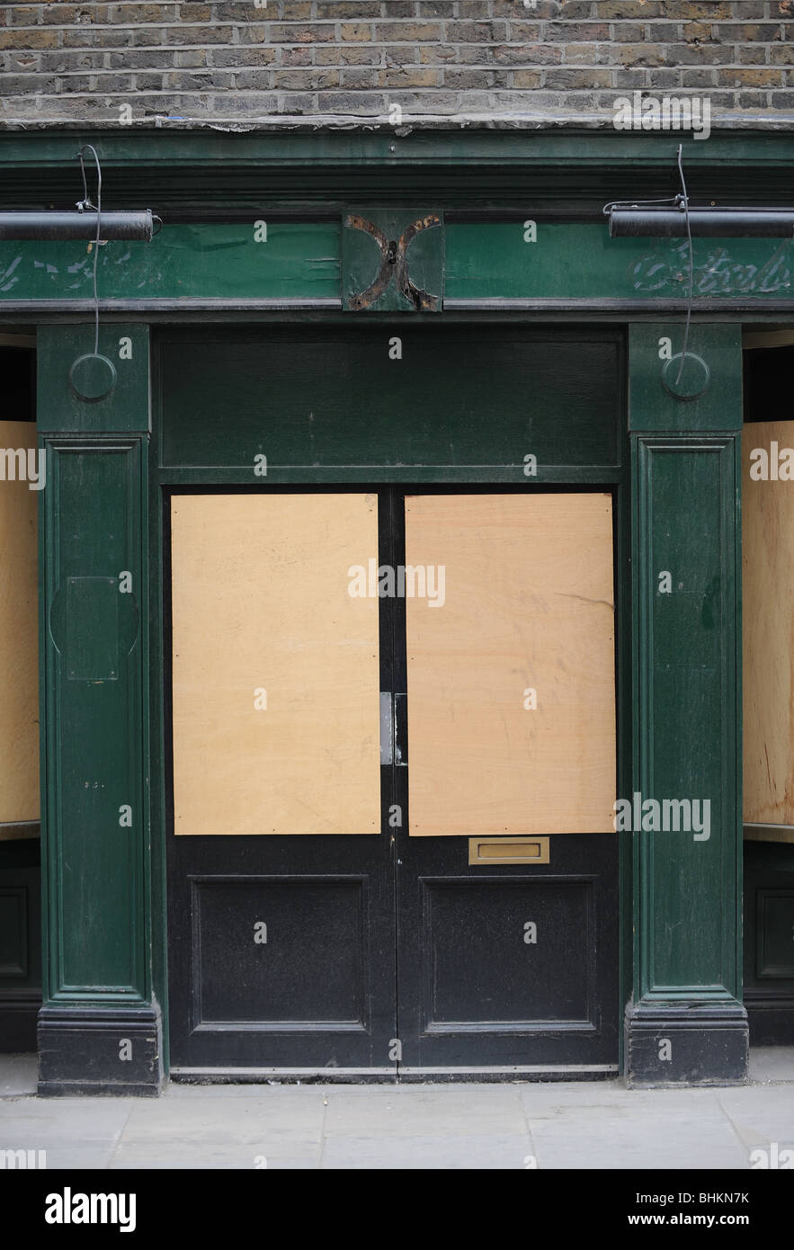 Boarding doors hi-res stock photography and images - Alamy