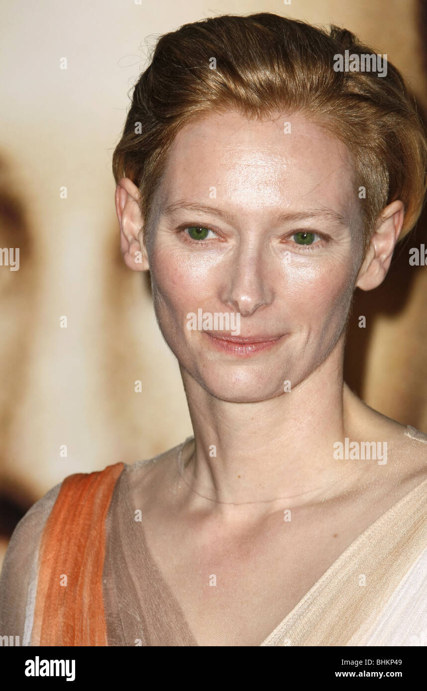 Tilda swinton curious case benjamin hi-res stock photography and images ...