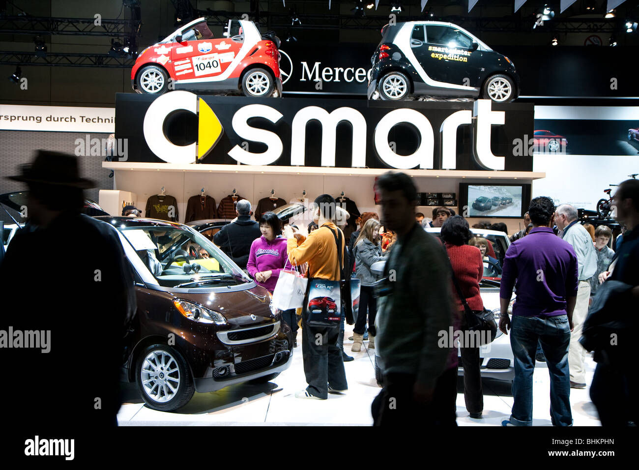 crowd "smart car booth" autoshow Stock Photo - Alamy
