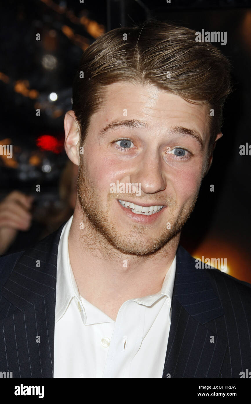 BENJAMIN MCKENZIE THE WRESTLER LOS ANGELES PREMIERE BEVERLY HILLS LOS ...