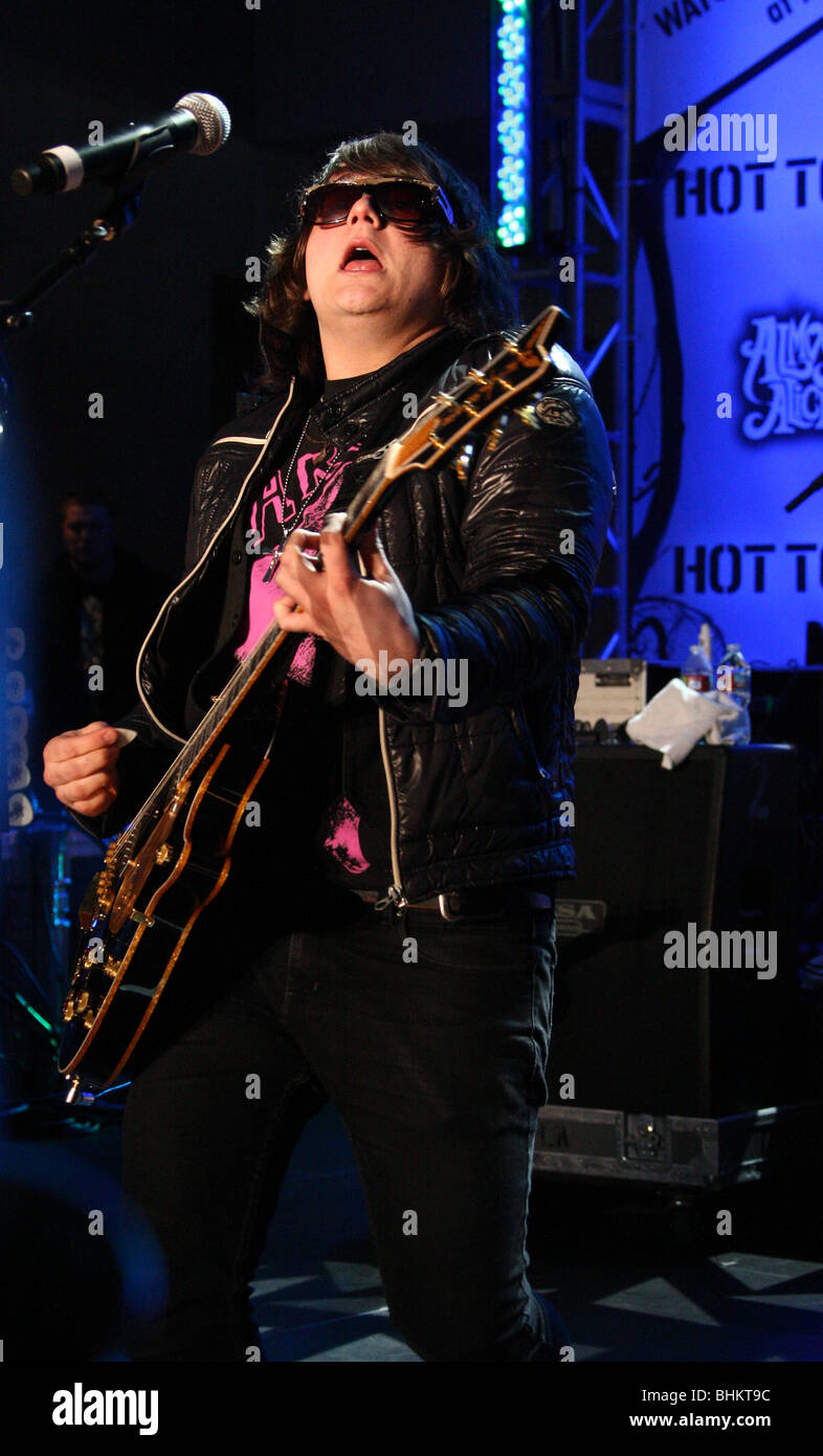 MASON MUSSO ALICE IN WONDERLAND GREAT BIG ULTIMATE FAN EVENT HOLLYWOOD ...