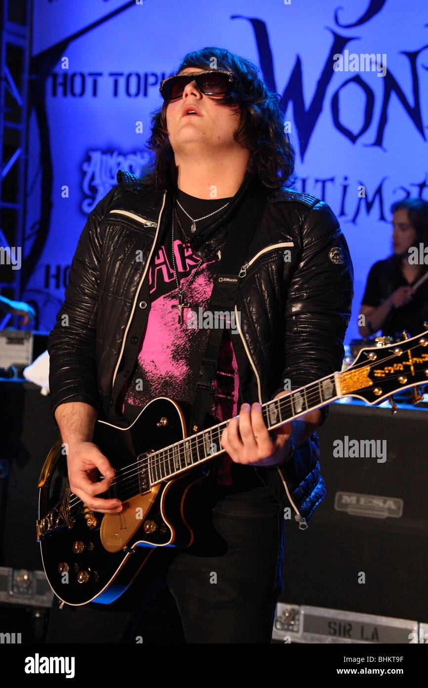 MASON MUSSO ALICE IN WONDERLAND GREAT BIG ULTIMATE FAN EVENT HOLLYWOOD ...