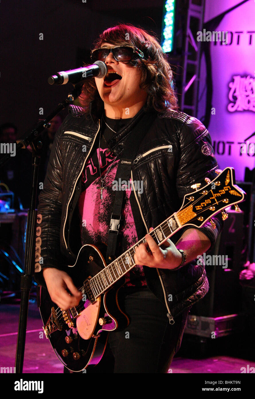 MASON MUSSO ALICE IN WONDERLAND GREAT BIG ULTIMATE FAN EVENT HOLLYWOOD ...