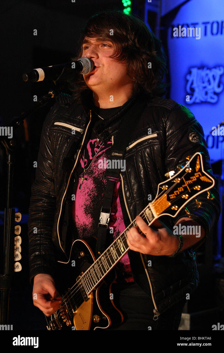 Ultimate guitar hi-res stock photography and images - Alamy