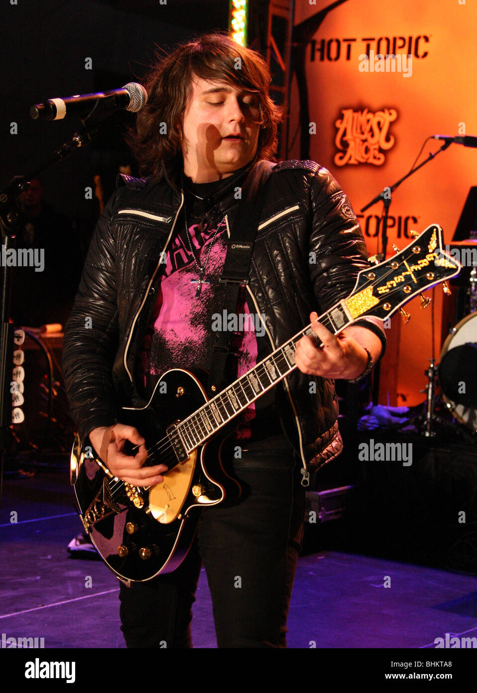 Ultimate guitar hi-res stock photography and images - Alamy