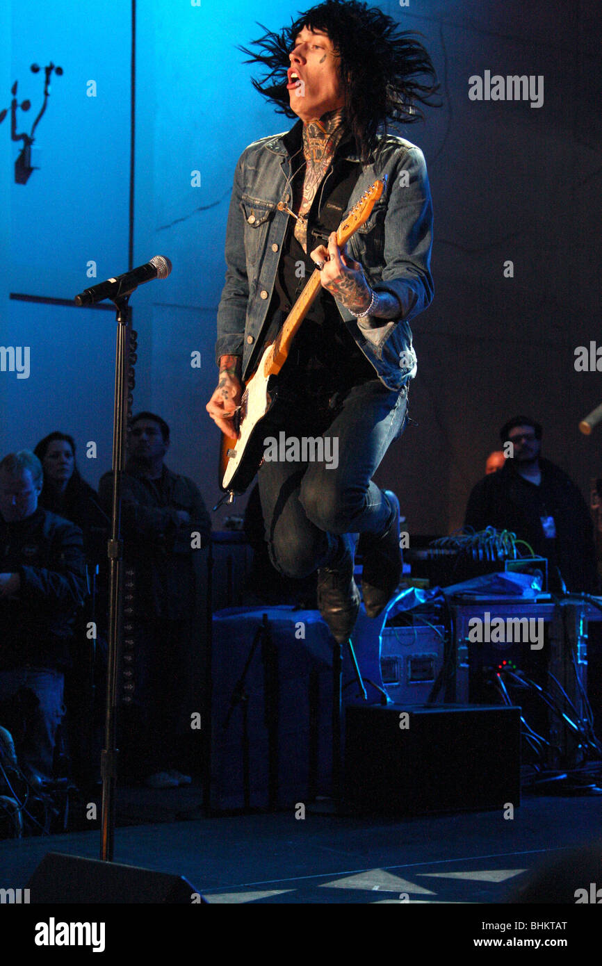 TRACE CYRUS ALICE IN WONDERLAND GREAT BIG ULTIMATE FAN EVENT HOLLYWOOD ...