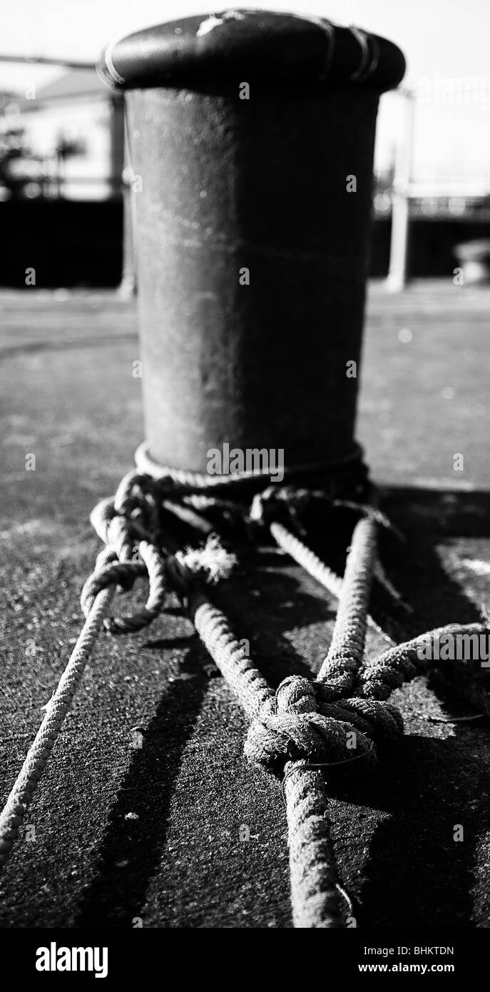 Rope and Bollard in Whitehaven port Stock Photo - Alamy
