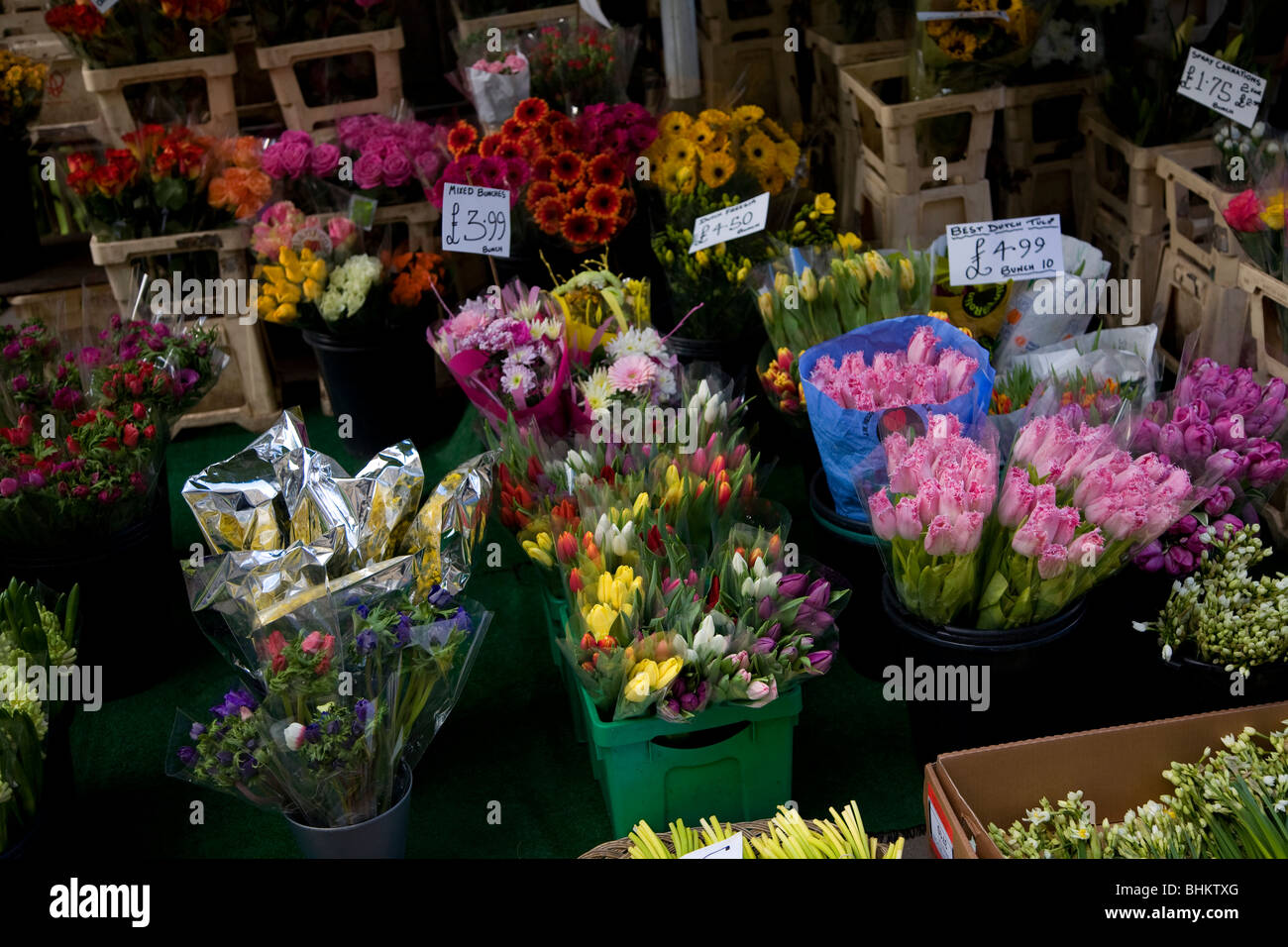 Flower stall display in street market Stock Photo - Alamy