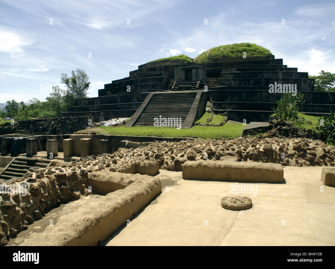 El Salvador. The Maya ruins of Tazumal (AD 100-1200 Stock Photo - Alamy