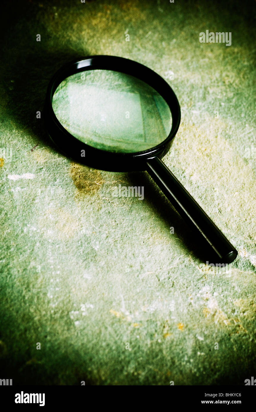 Magnifying glass on the ground in a crime scene Stock Photo - Alamy