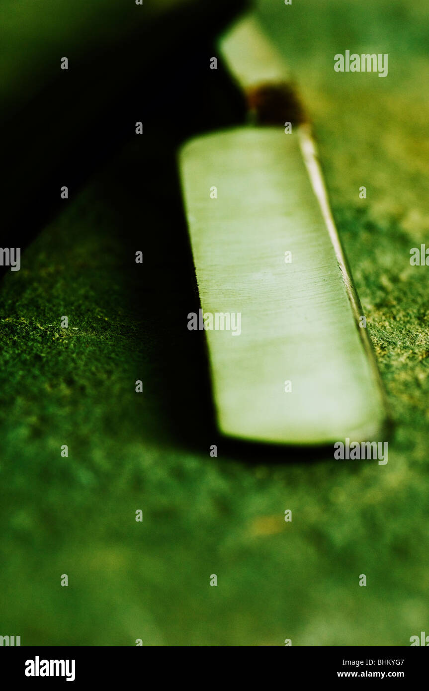 Sharp razor blade Stock Photo - Alamy