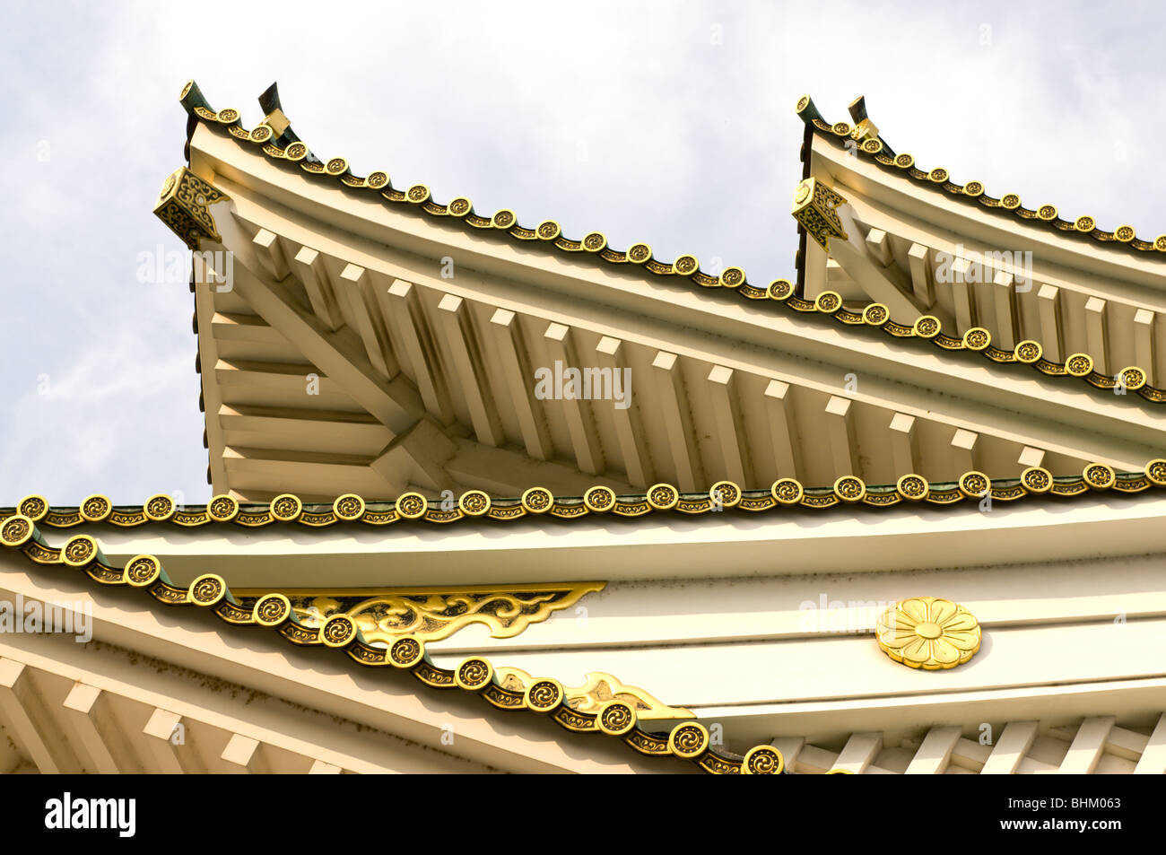 Osaka Castle roof Stock Photo - Alamy