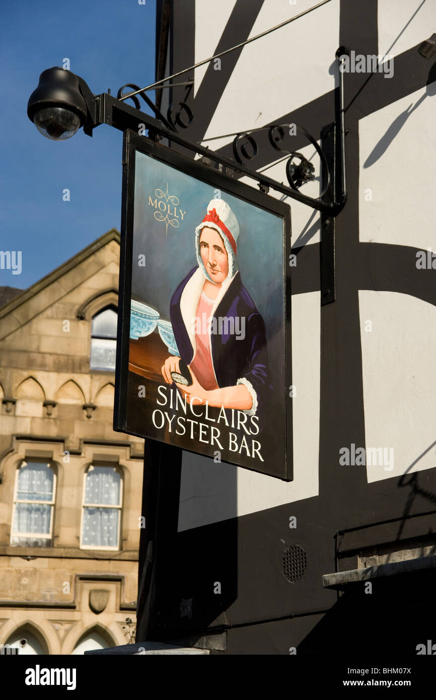 Sinclairs Oyster Bar on Cathedral Street Manchester Stock Photo - Alamy