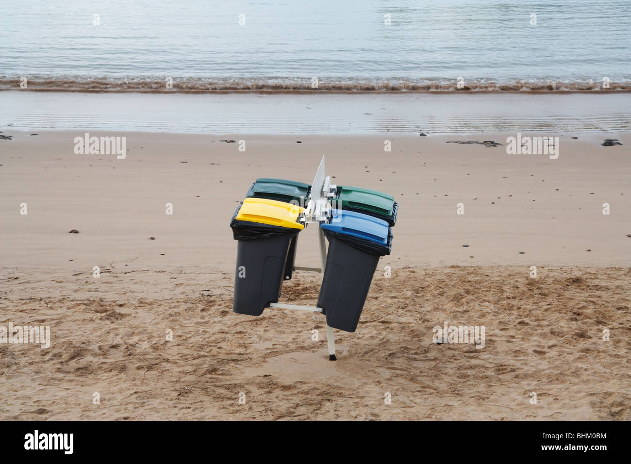 Rubbish bins beach rubbish bins hi-res stock photography and images - Alamy