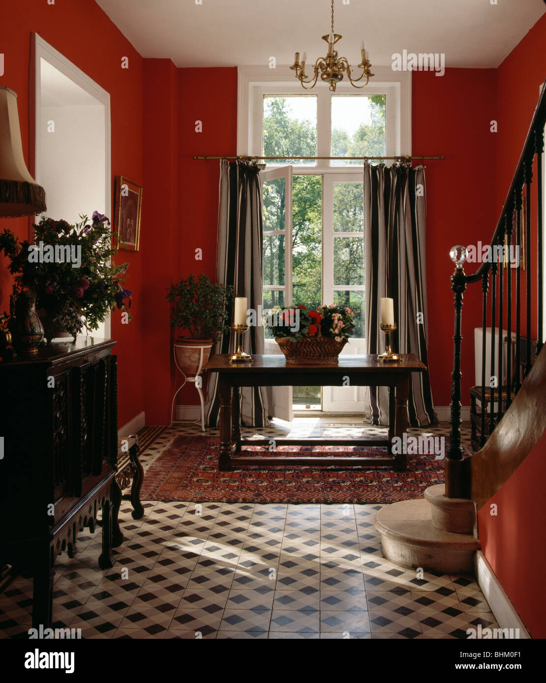 Checkerboard flooring hi-res stock photography and images - Alamy