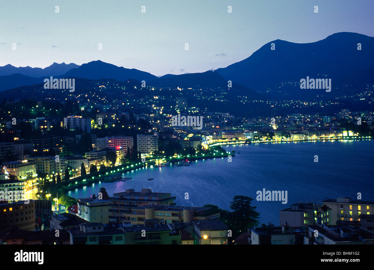 Lakeside night view hi-res stock photography and images - Alamy