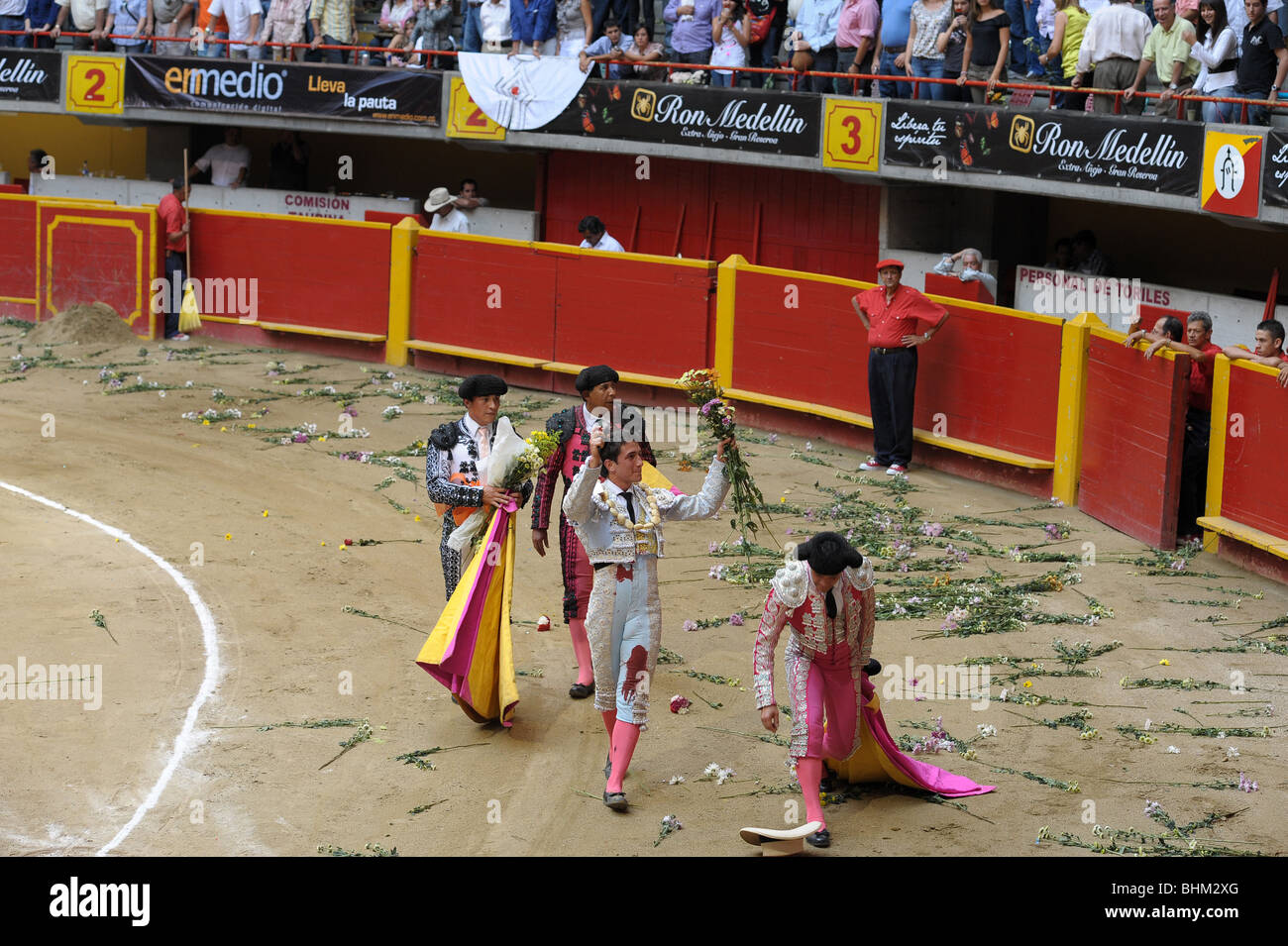 Matador responding to the spectators applause at Medellin bullfighting ...