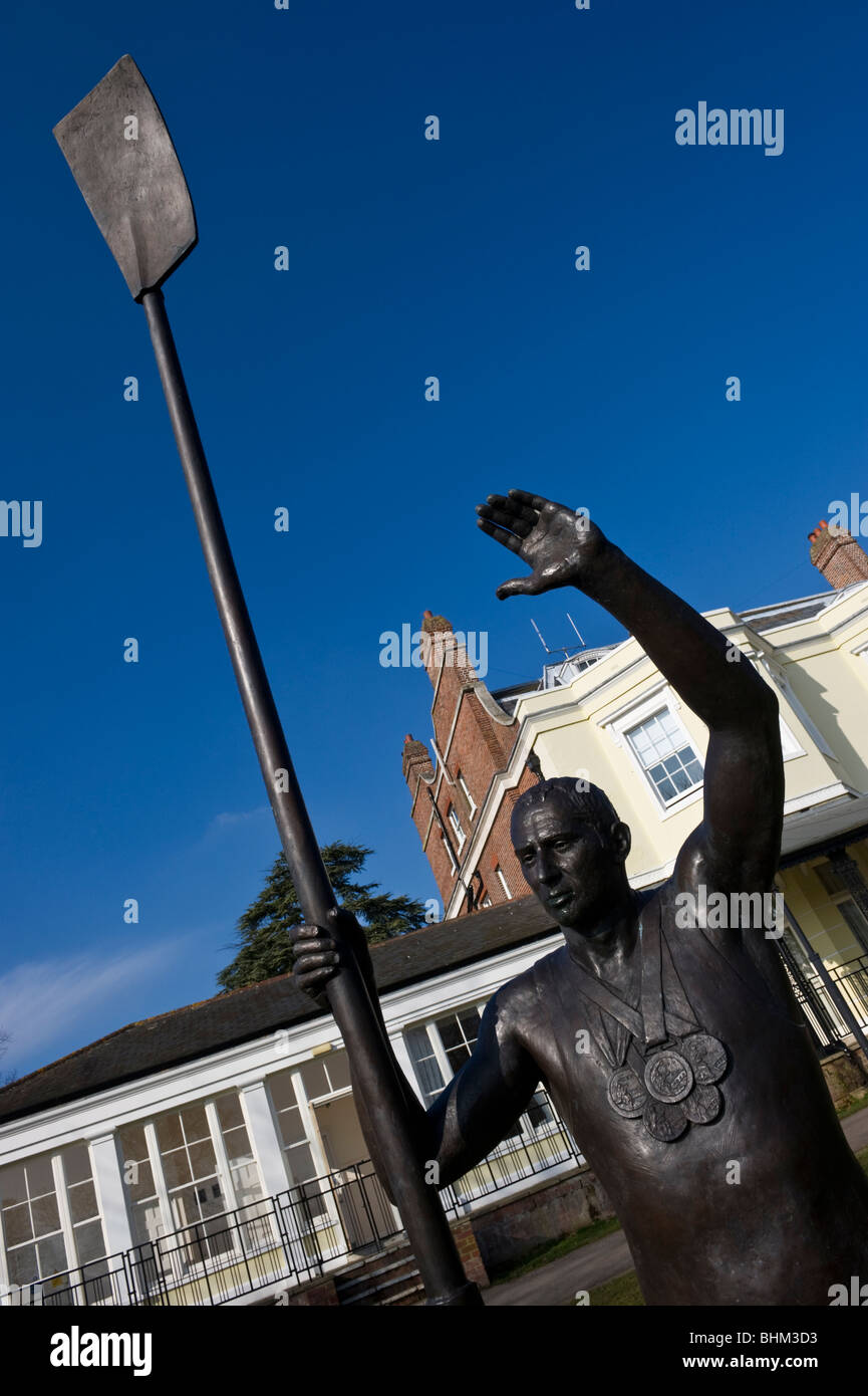 Sir steve redgrave bronze statue hi-res stock photography and images ...