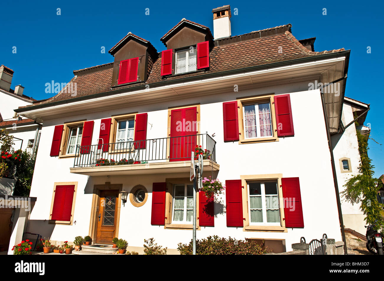 Swiss house hi-res stock photography and images - Alamy