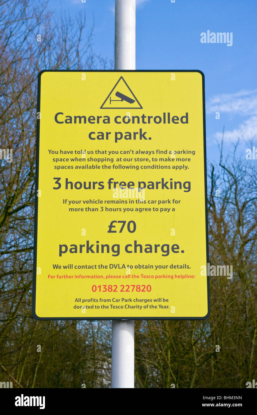 Controlled parking sign hi-res stock photography and images - Alamy