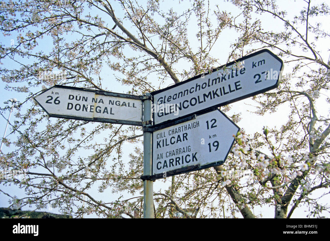 Donegal road sign hi-res stock photography and images - Alamy