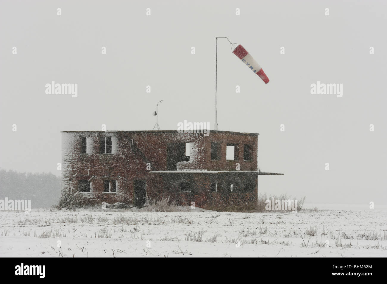 Airfield control tower hi-res stock photography and images - Alamy