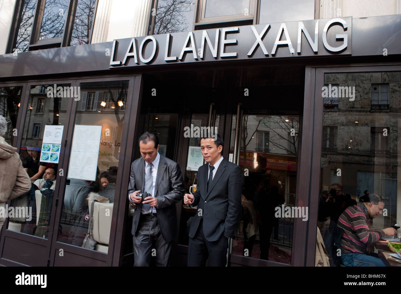 Thai restaurant asian men standing outside hi-res stock photography and ...