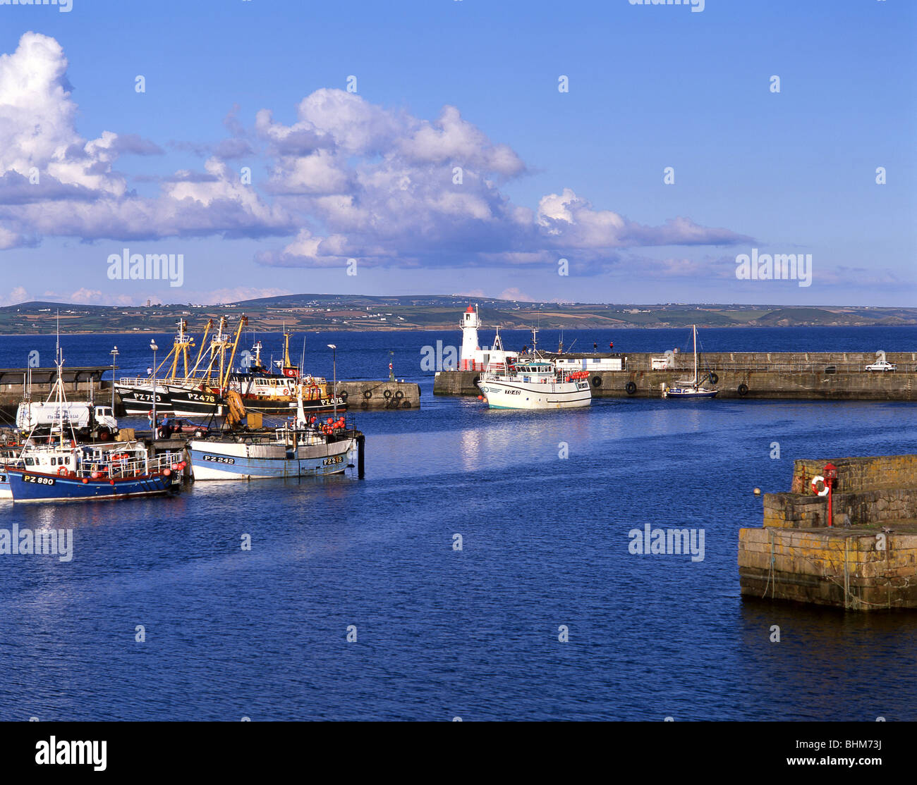 Newlyn fishing harbour hi-res stock photography and images - Alamy
