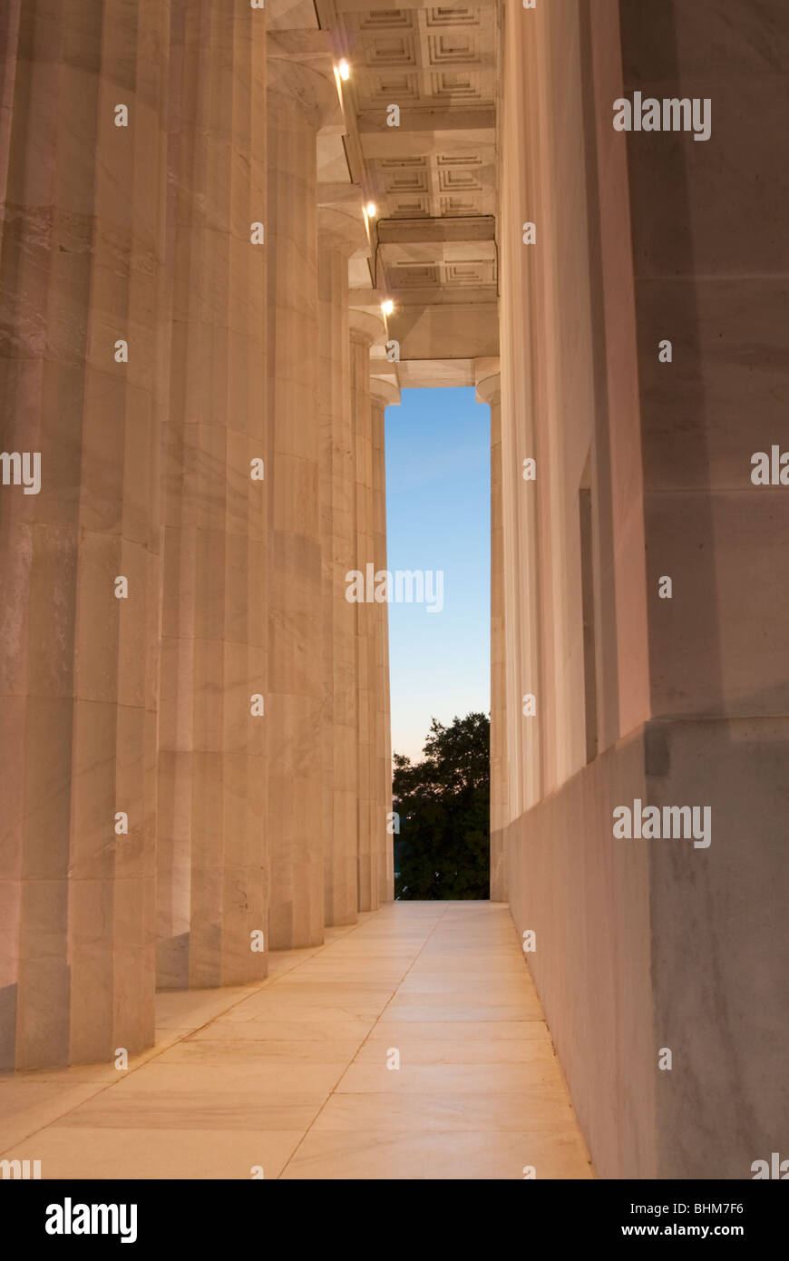 Columns lincoln memorial hi-res stock photography and images - Alamy