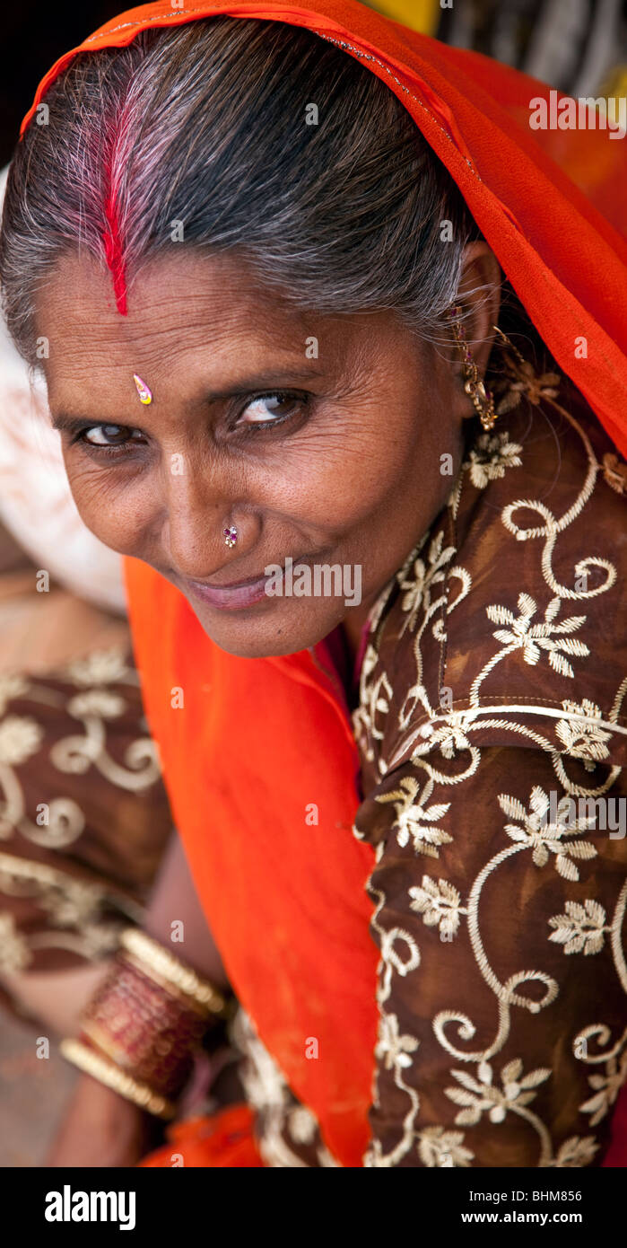 Sari clad hi-res stock photography and images - Alamy